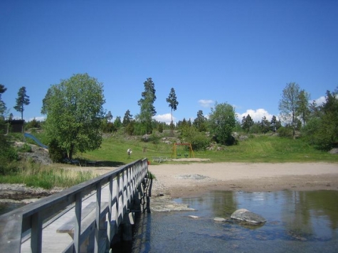 BADKARTAN.SE » Parkbadet Nävekvarn, Bråviken » En liten sandstran men ...