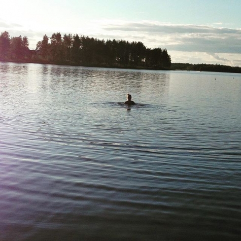 BADKARTAN.SE » Lulsundet » Bild av @isa_fjell03 - Sara tar kvällsdopp