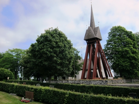 KYRKOKARTAN.SE » Barnarps kyrka » Framför kyrkan mellan två ...