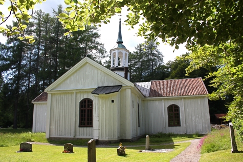 KYRKOKARTAN.SE » Boo kyrka » Kyrkan från kyrkogården.