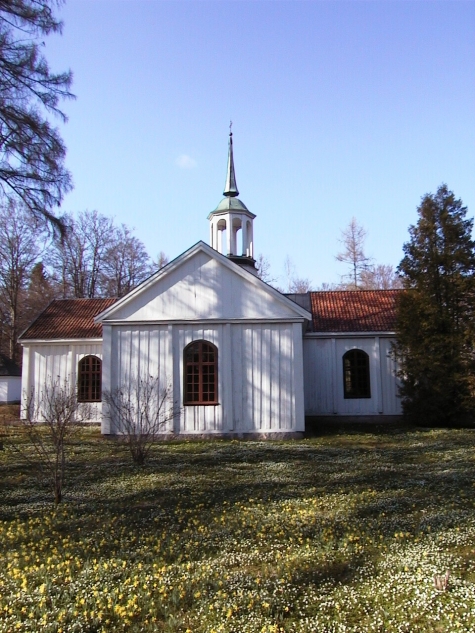 KYRKOKARTAN.SE » Boo kyrka » I maj, när narcisser och vitsippor blommar