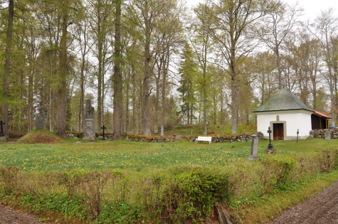 KYRKOKARTAN.SE » Boo kyrka » Här blommar fortfarande en del narcisser.