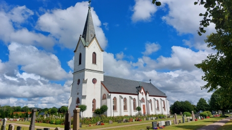 KYRKOKARTAN.SE » Veddige kyrka » Exteriör augusti 2022